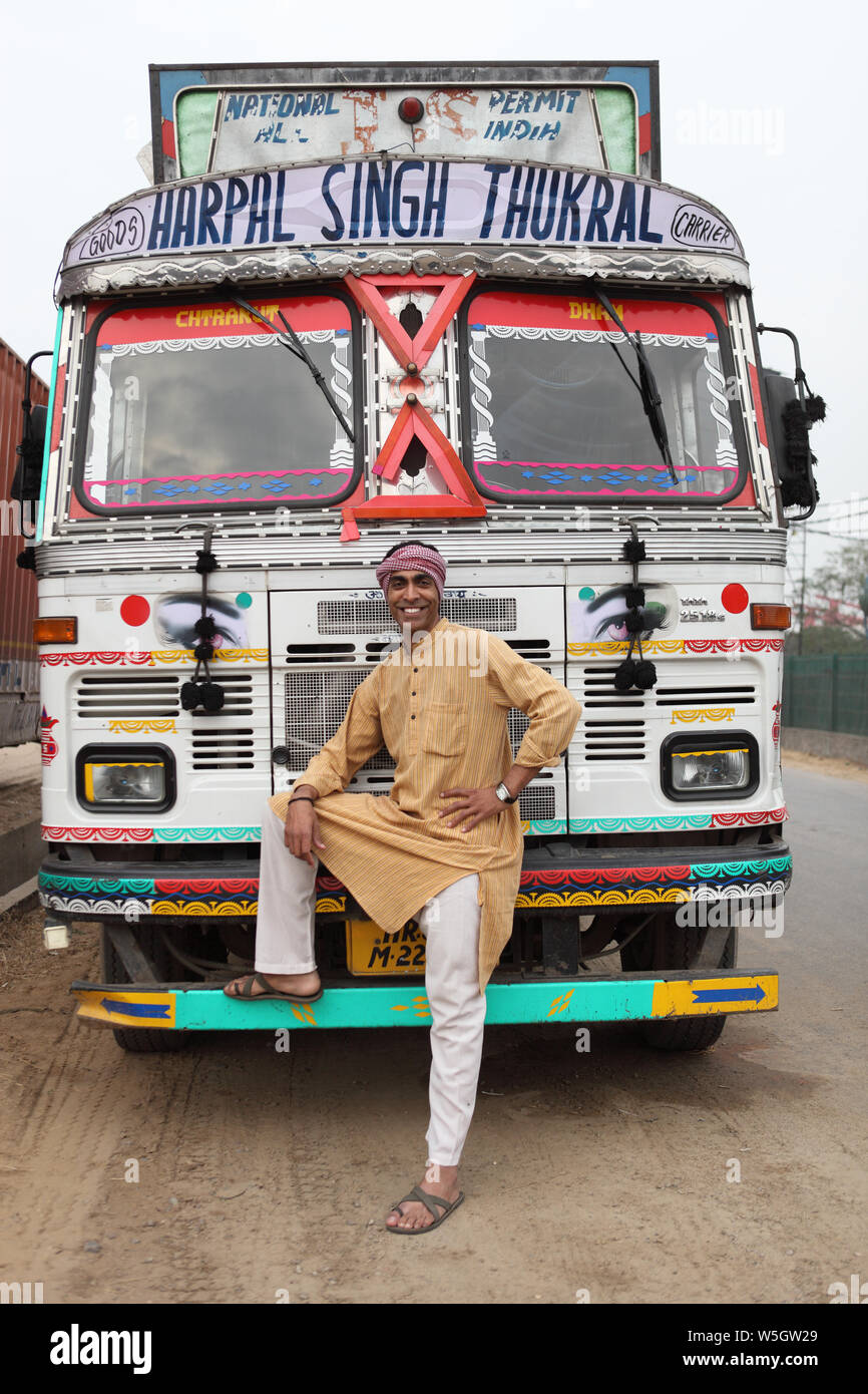 Indian Lorry Driver This Truck Driver Has 9 Lakh YouTube Subscribers
