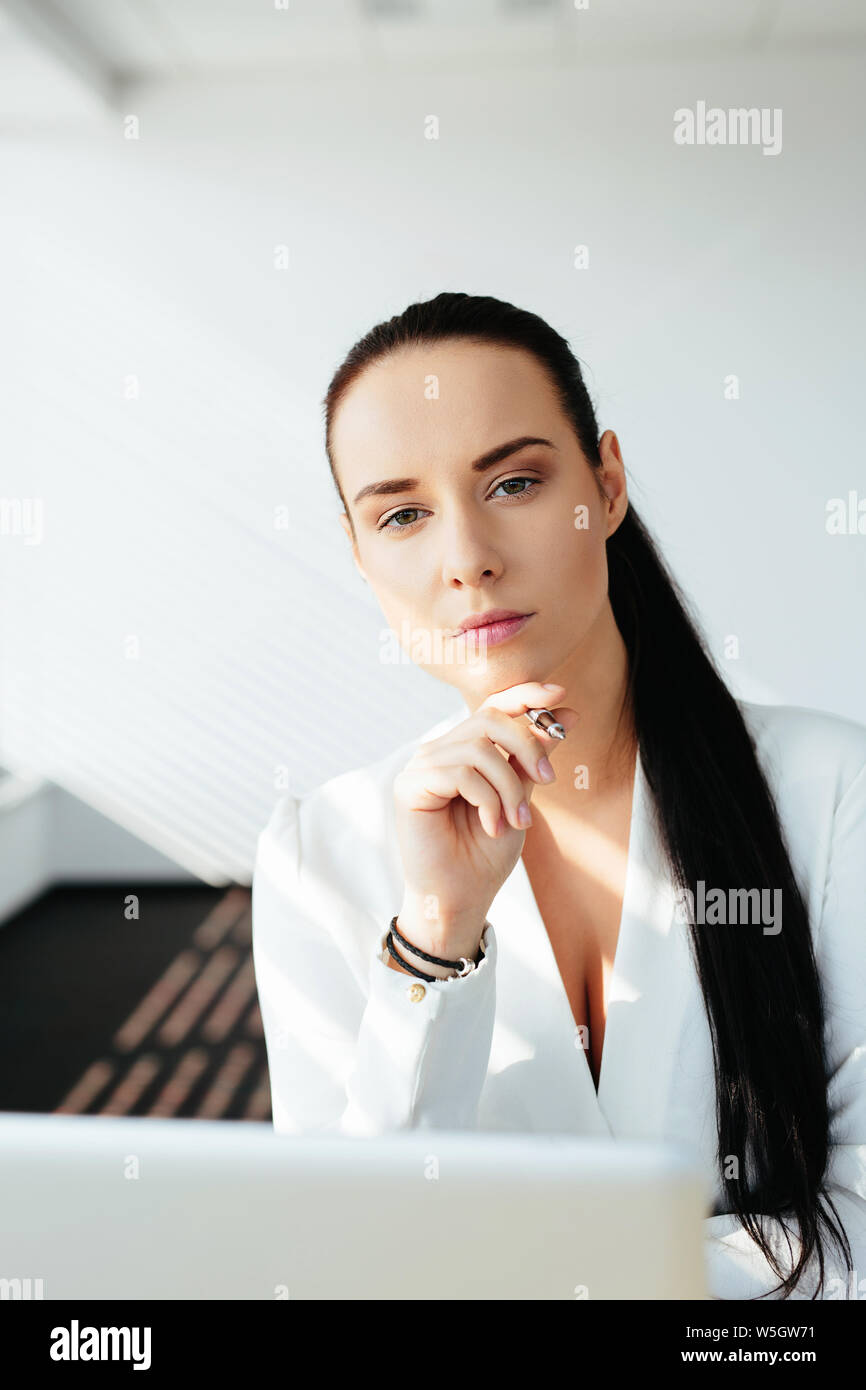 Female white collar hi-res stock photography and images - Alamy