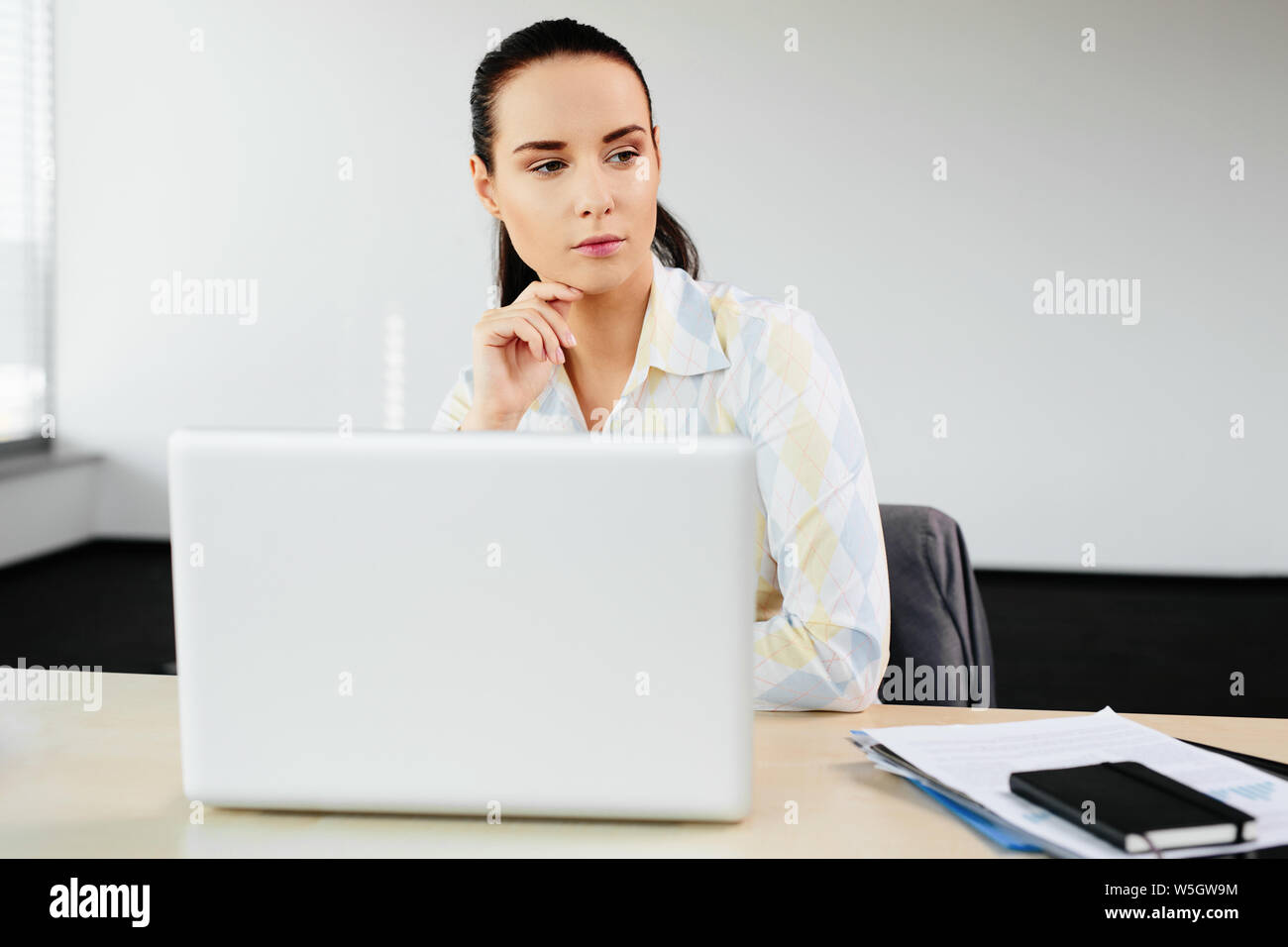 HR specialist busy at work on her laptop Stock Photo - Alamy