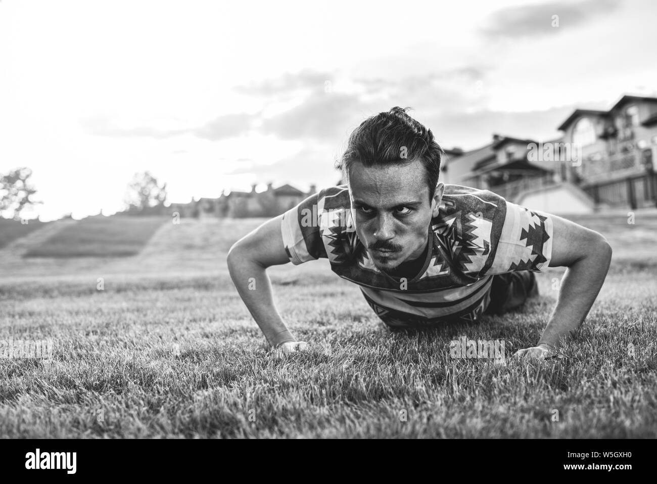 Muscle man skinny man hi-res stock photography and images - Alamy