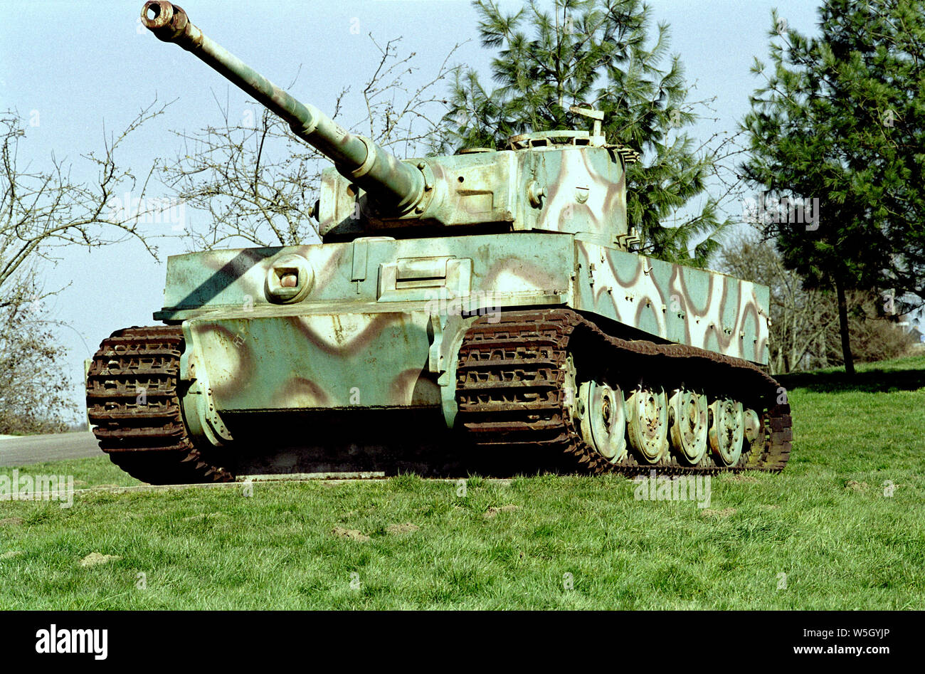 TIGER TANK - PANZER KAMPFWAGEN VI TIGER - ONLY SEVEN EXAMPLES IN THE ...