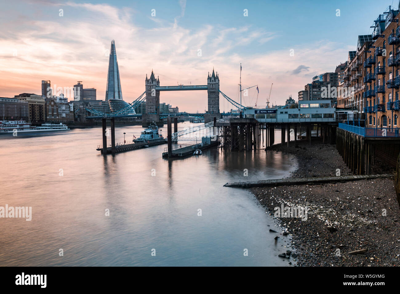 Thames tower hamlets hi-res stock photography and images - Alamy