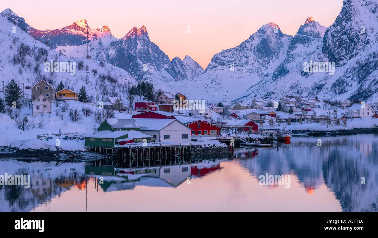 Reinefjord hi-res stock photography and images - Alamy