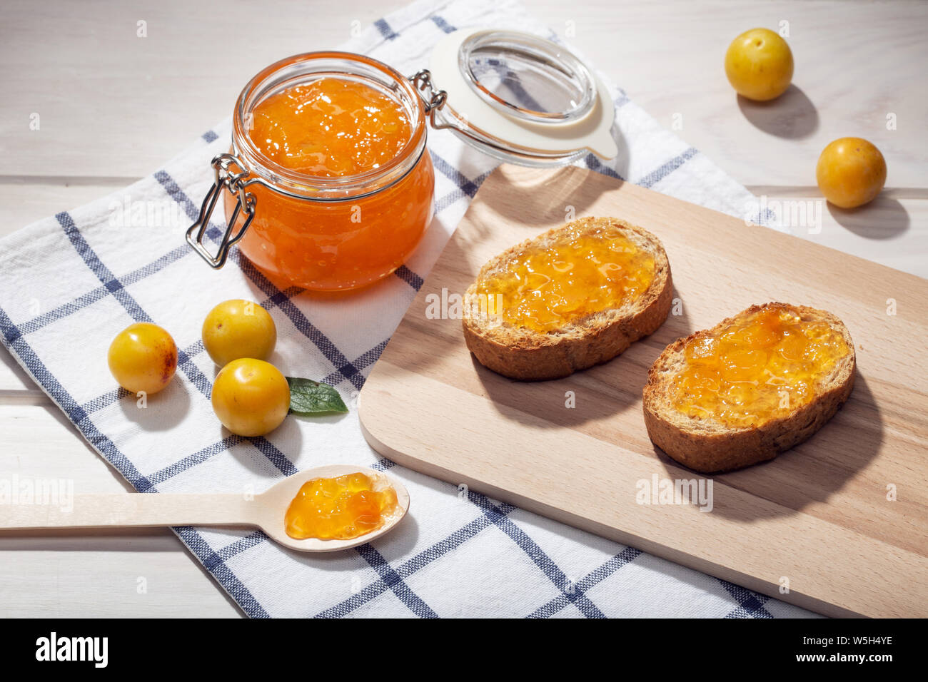 Toast and jam jar hi-res stock photography and images - Alamy