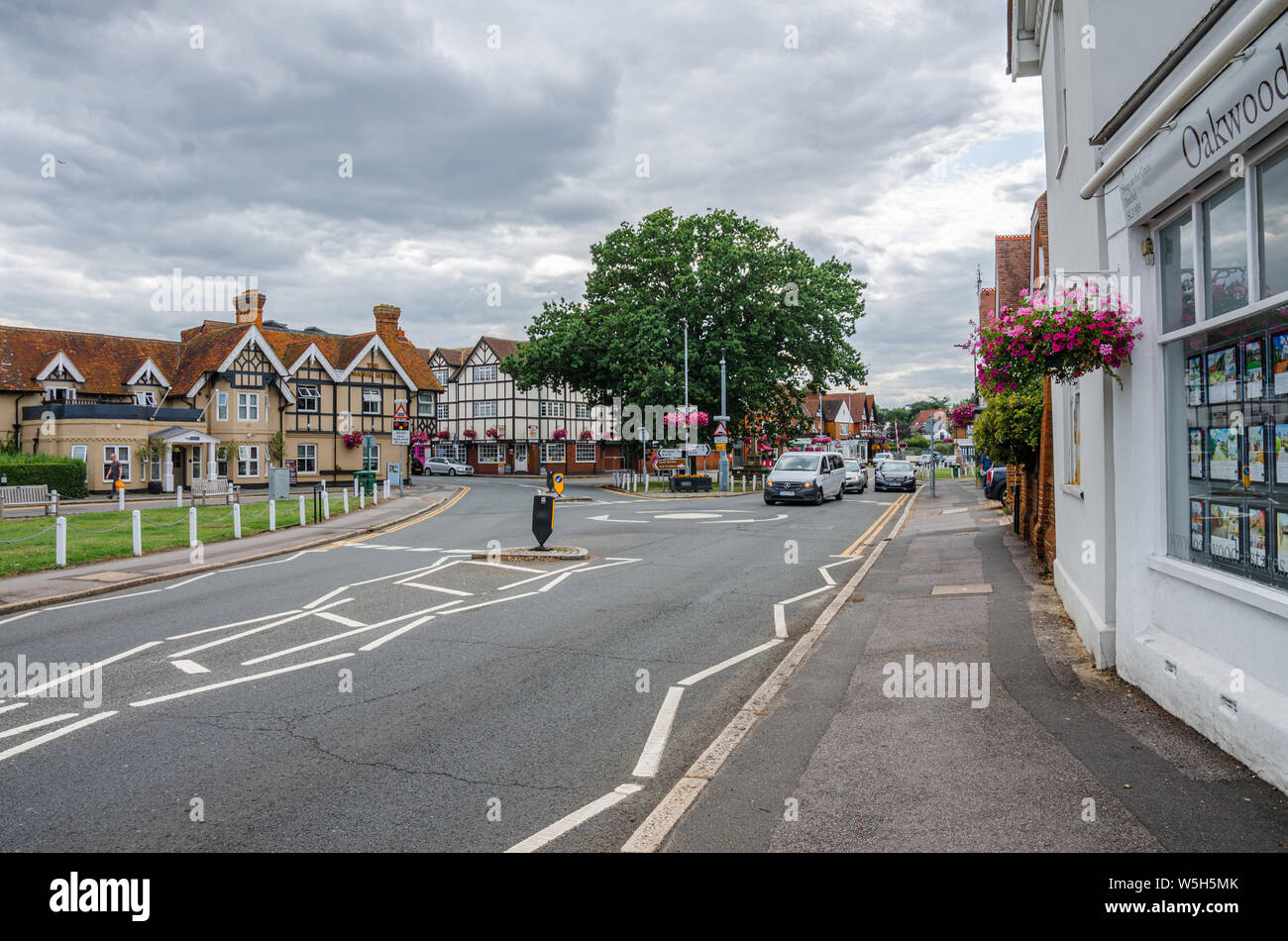 London street road markings hi-res stock photography and images - Alamy