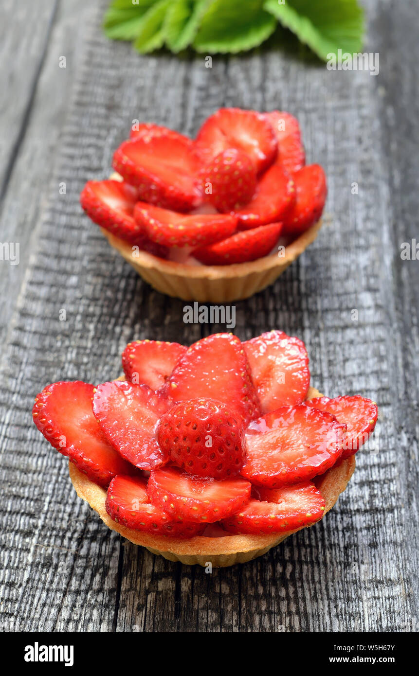 Fruit tartlets with fresh strawberries. Summer dessert Stock Photo - Alamy