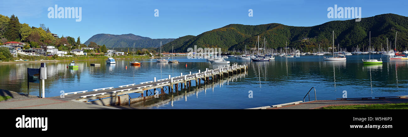 Waikawa bay hi-res stock photography and images - Alamy