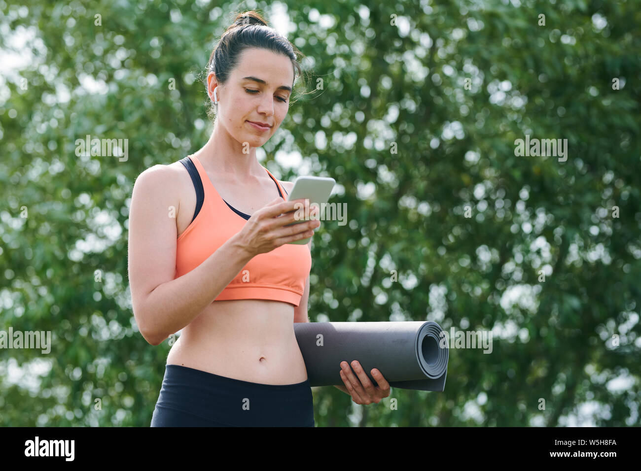 Preparing for outdoor yoga practice Stock Photo - Alamy