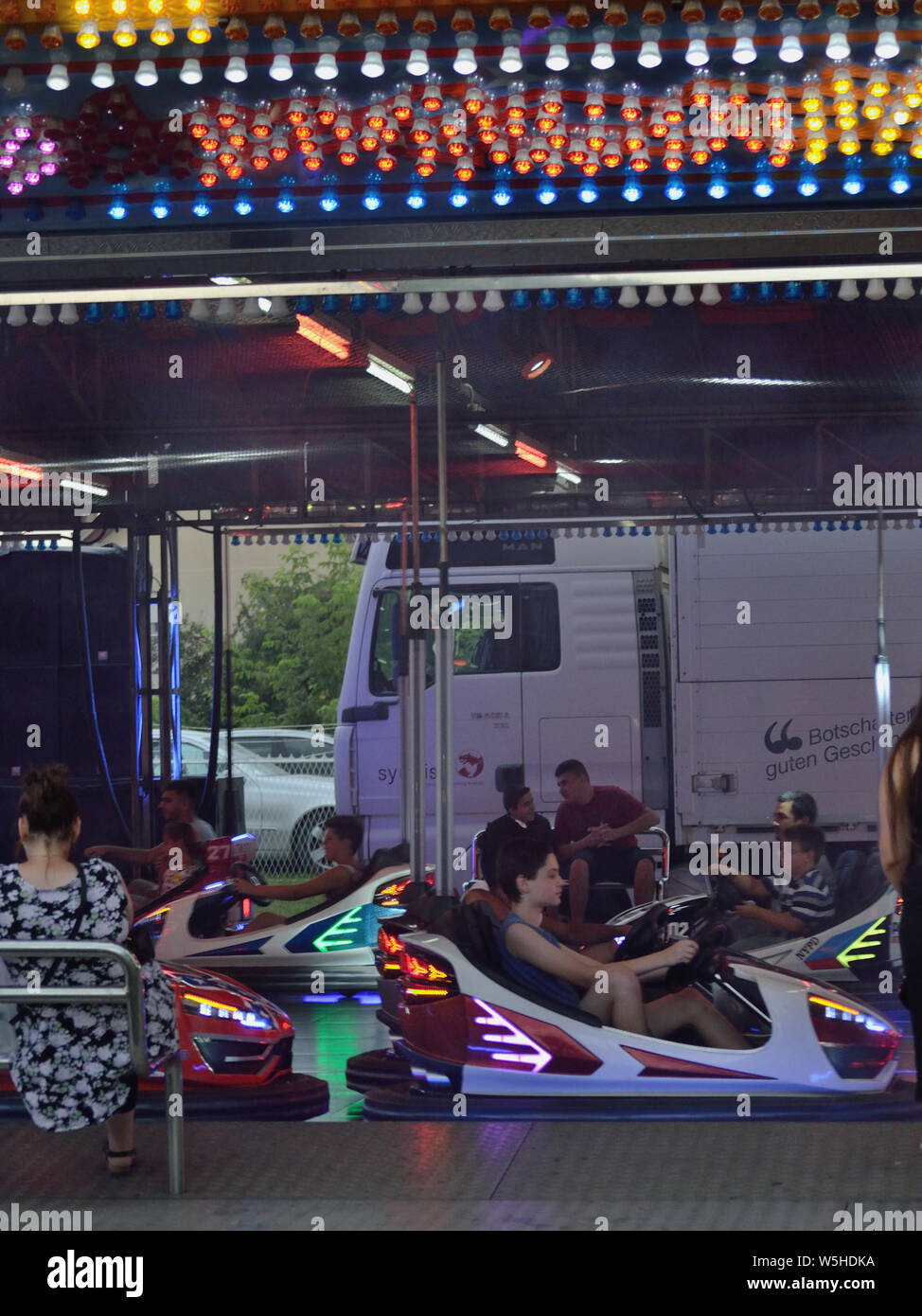 People dashing hi-res stock photography and images - Alamy