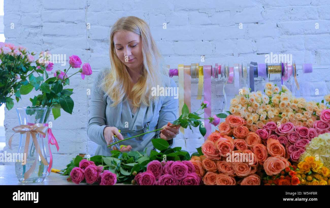 Florist workspace hi-res stock photography and images - Alamy