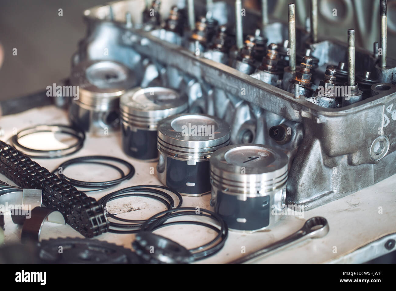Car engine pistons hi-res stock photography and images - Alamy