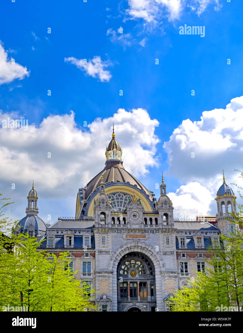 The exterior of the Antwerp (Antwerpen), Belgium railway station Stock ...
