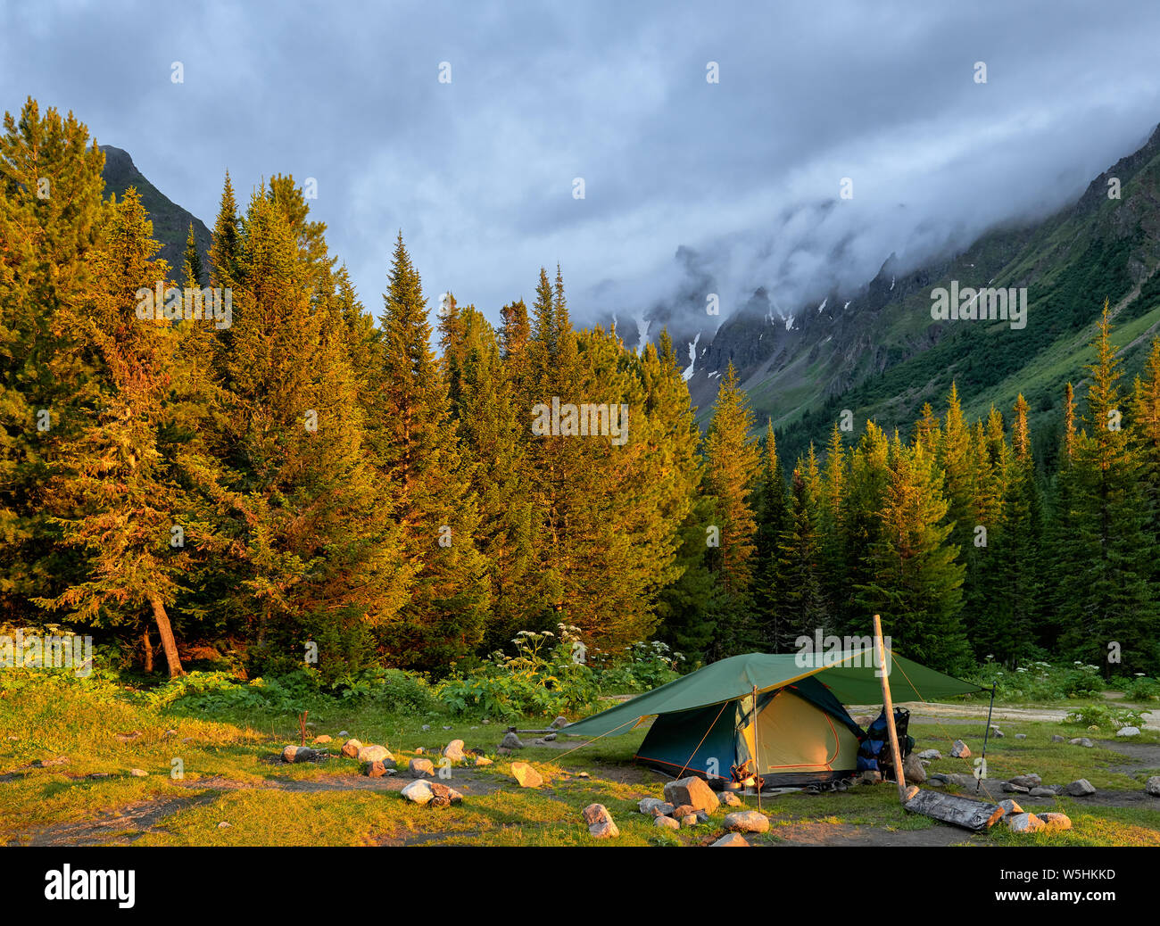 Taiga russia tent hi-res stock photography and images - Alamy
