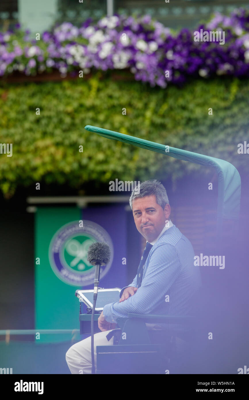 Wimbledon umpire chair hi-res stock photography and images - Alamy