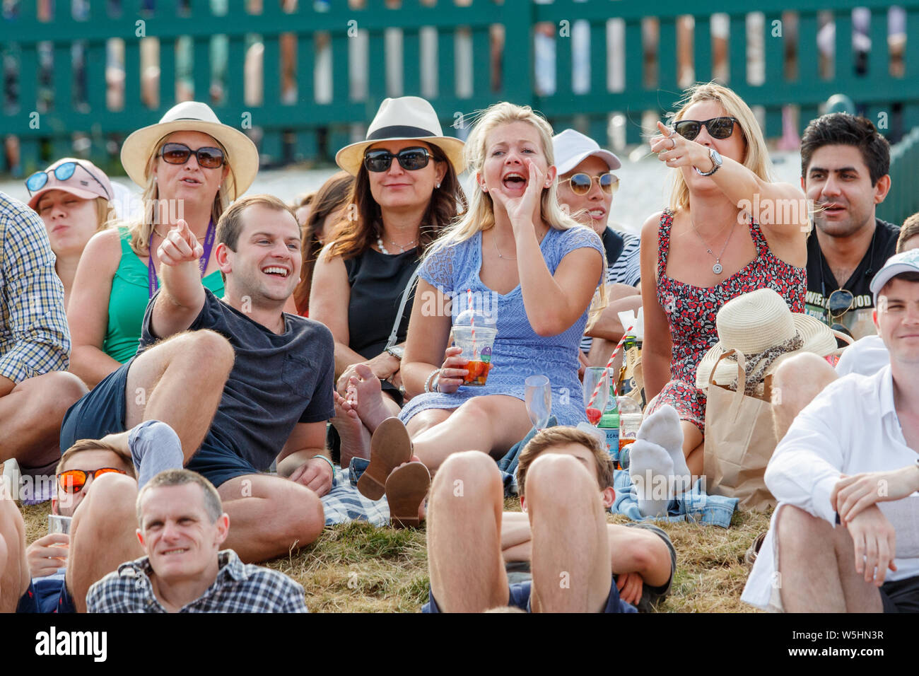 Crowds of spectators at 2019 wimbledon hi-res stock photography and ...