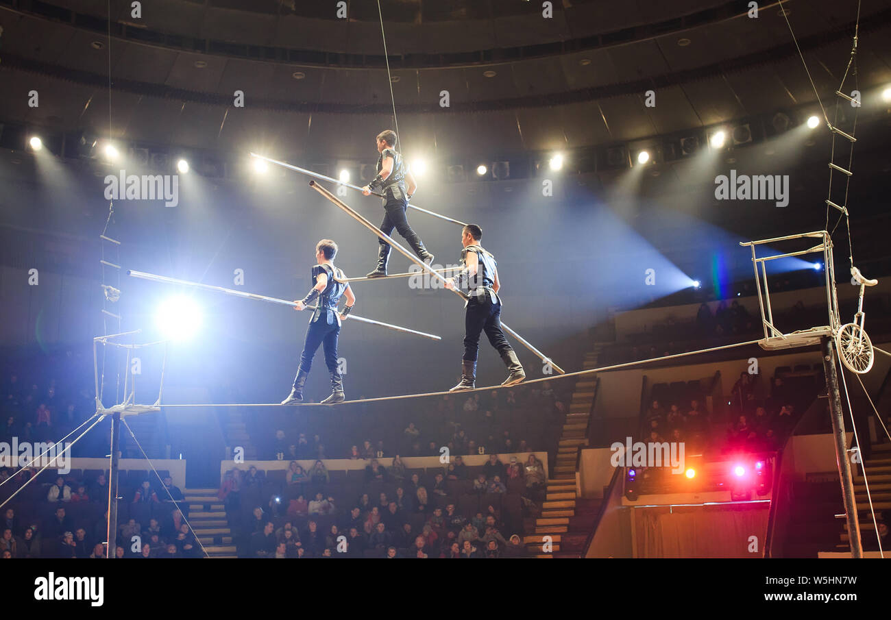 Tightrope walker circus hi-res stock photography and images - Alamy