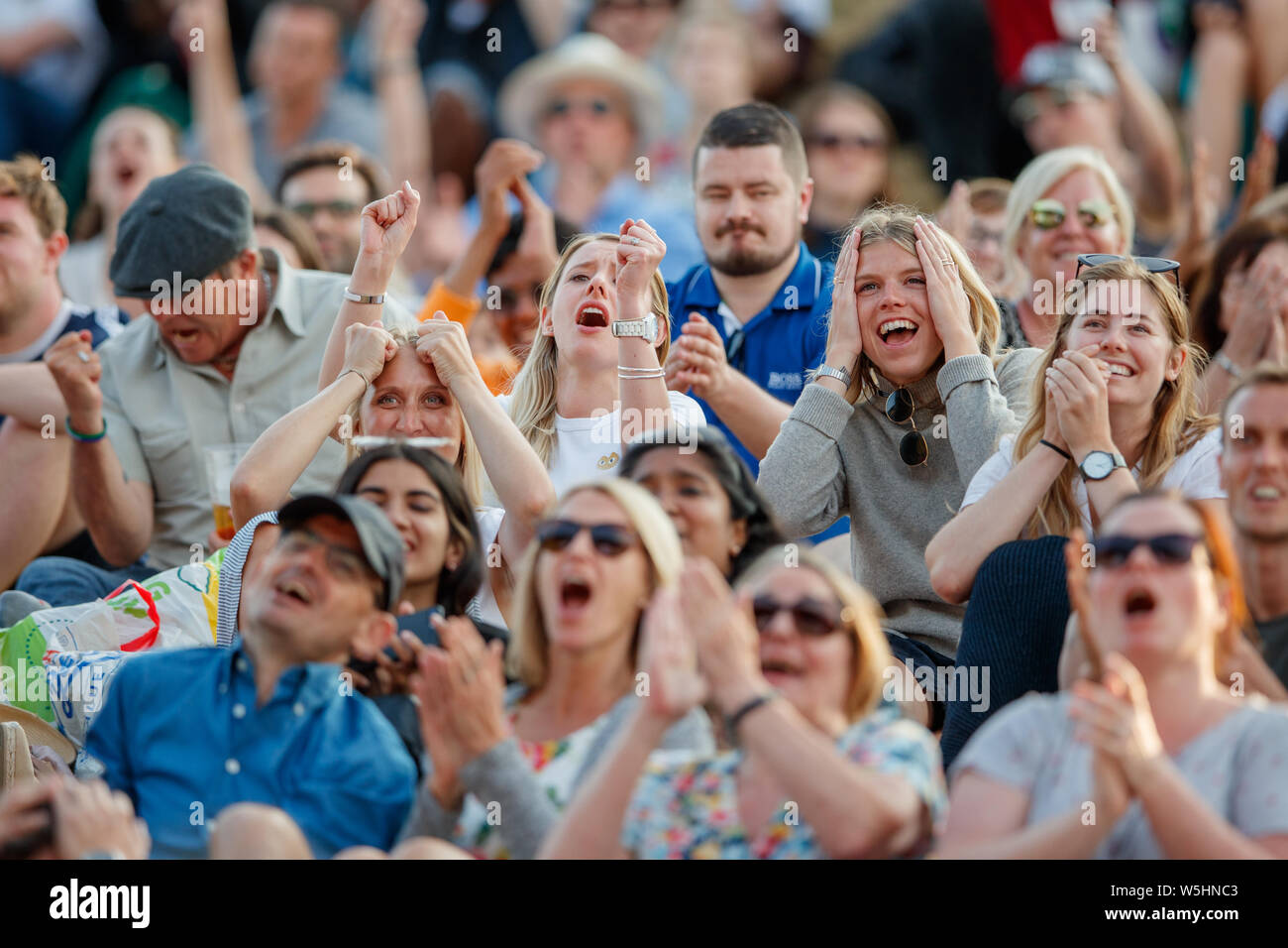 Wimbledon spectators hi-res stock photography and images - Alamy