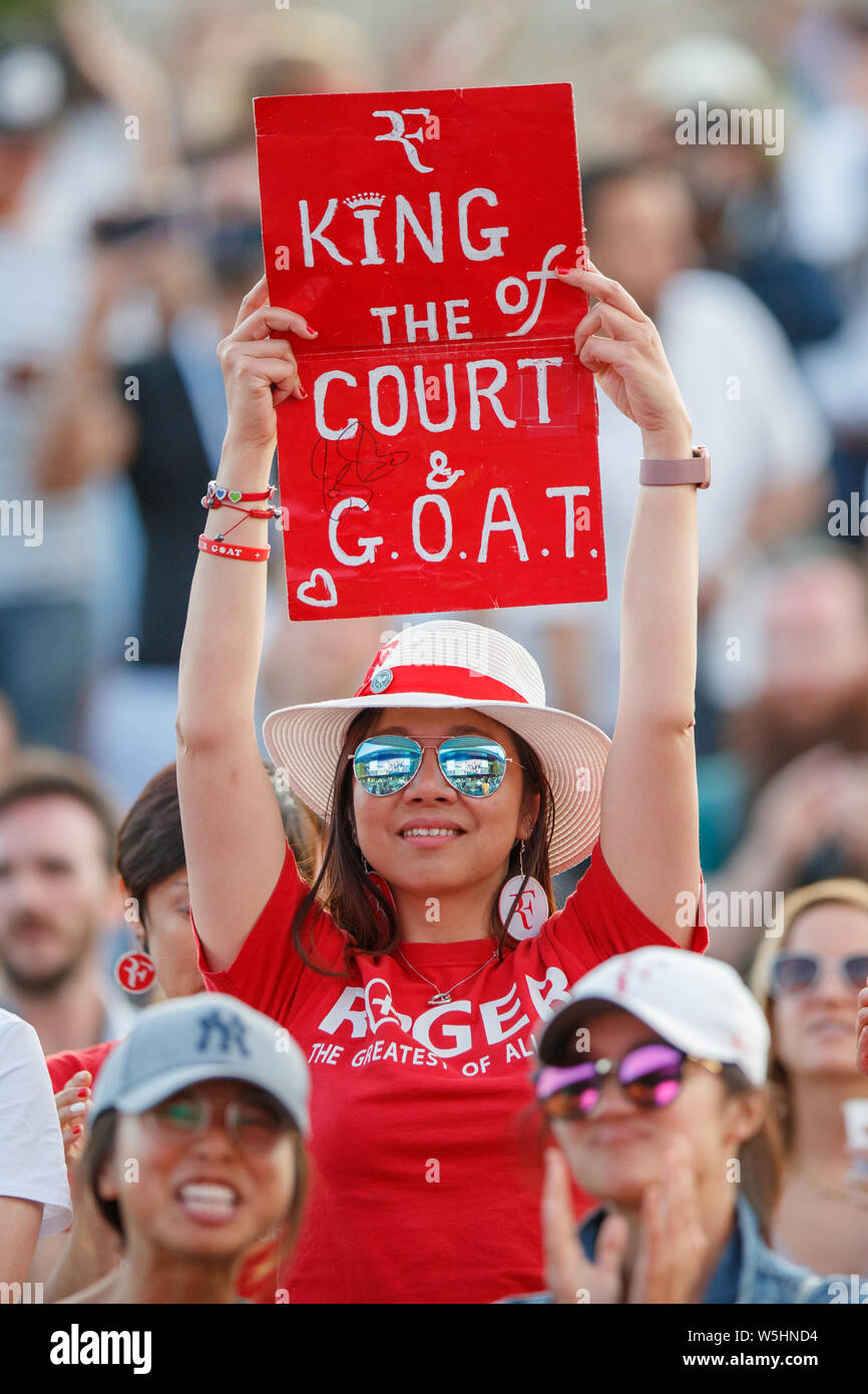 Crowds of spectators at 2019 wimbledon hi-res stock photography and ...