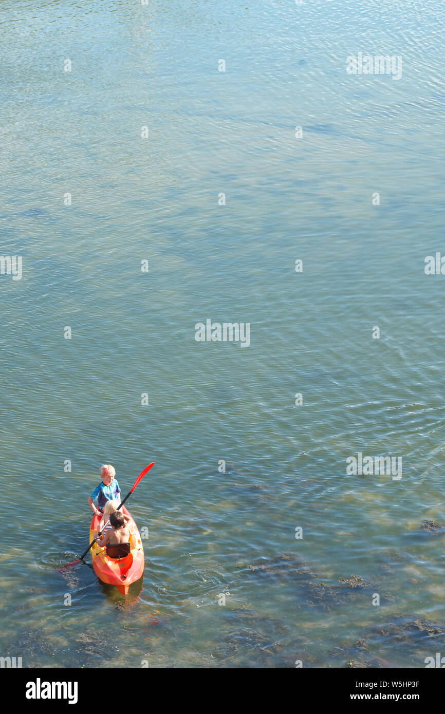 Children paddling hi-res stock photography and images - Alamy