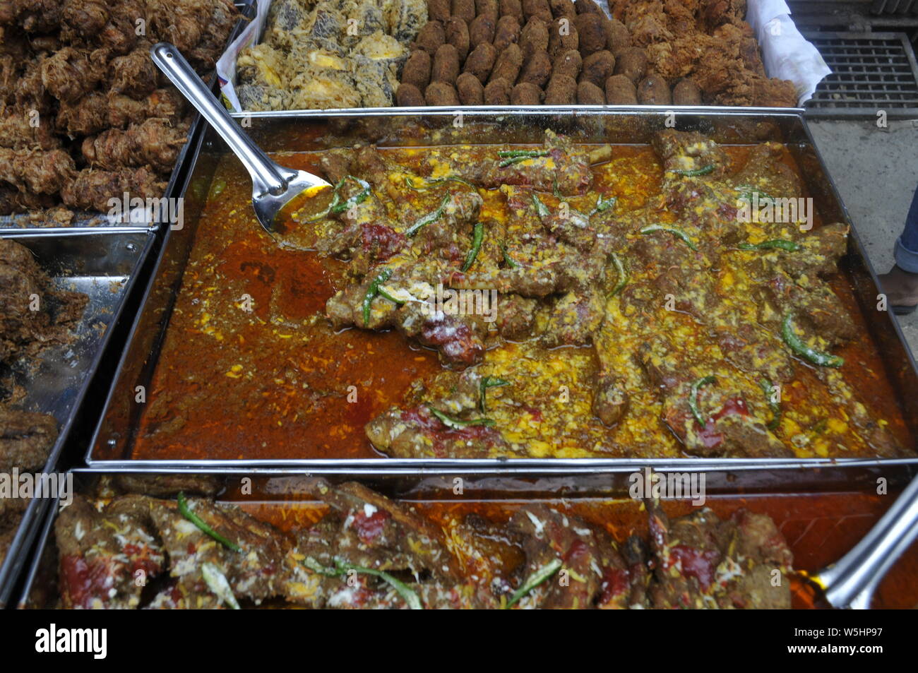 Ramadan Ifter market Dhaka 07/05/2019. An over view of the traditional Ifter market at Chawk ...