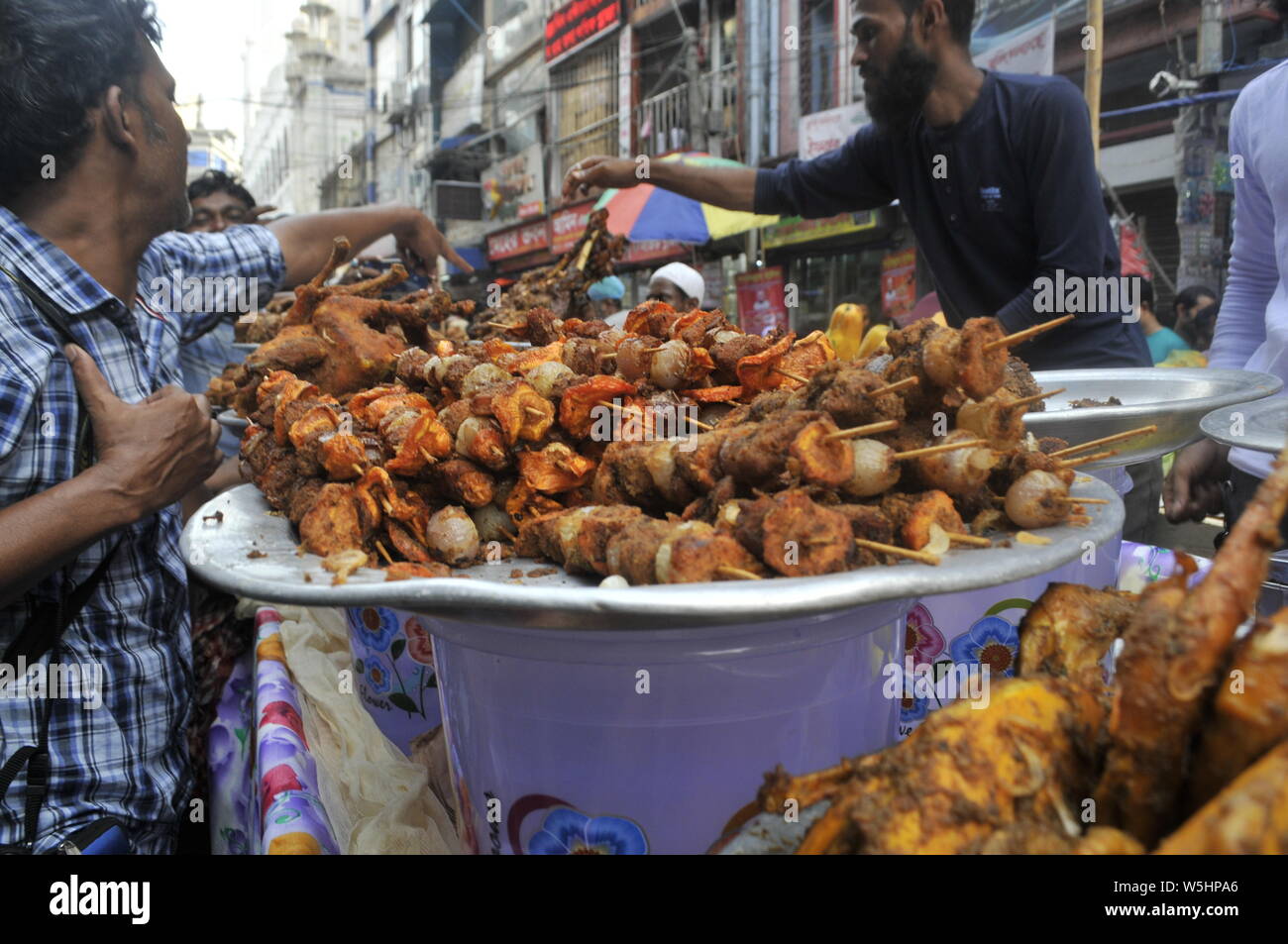 Ramadan Ifter market Dhaka 07/05/2019. An over view of the traditional Ifter market at Chawk ...