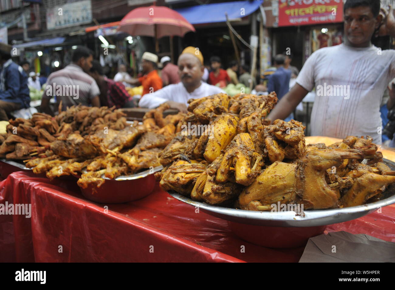 Ramadan Ifter market Dhaka 07/05/2019. An over view of the traditional Ifter market at Chawk ...