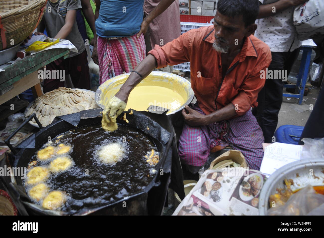 Ramadan Ifter market Dhaka 07/05/2019. An over view of the traditional ...