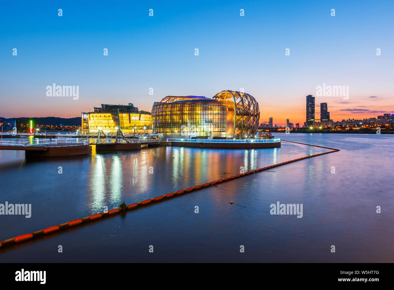 South korea seoul water fountain hi-res stock photography and images ...
