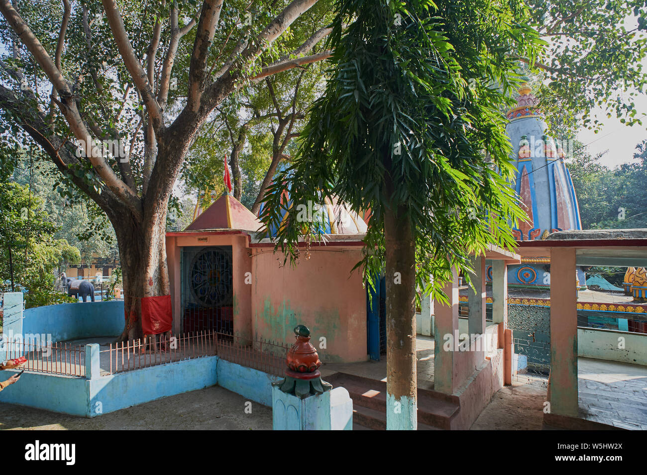 28-Dec-2014 navagraha temple and huge Shivalinga temple in background ...