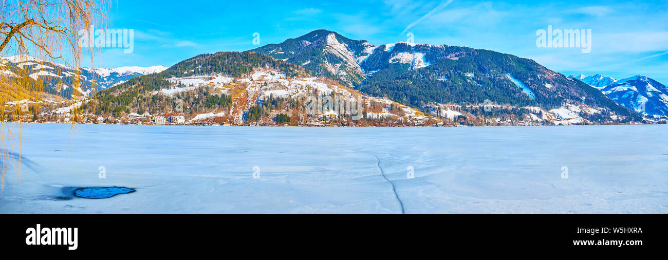 Snow covered weeping willow tree hi-res stock photography and images ...