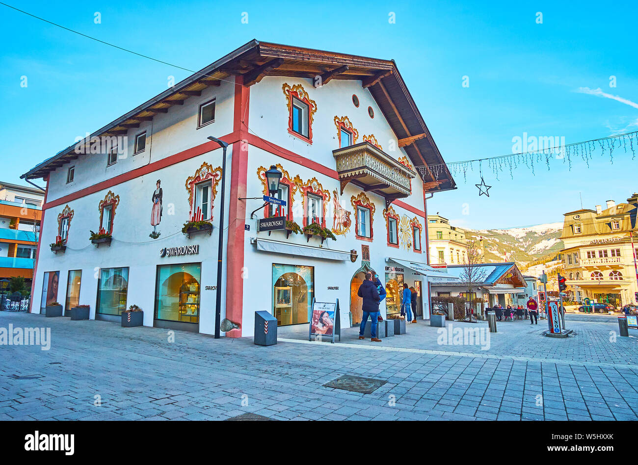 Traditional alpine architecture hi-res stock photography and images - Alamy