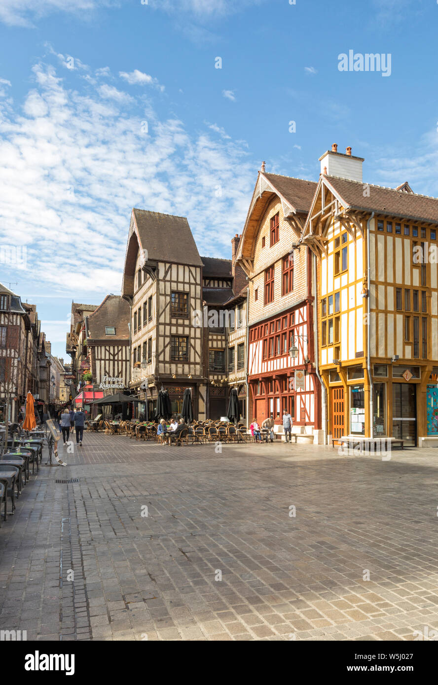 Medieval facades hi-res stock photography and images - Alamy