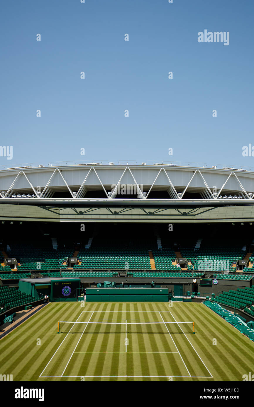 Wimbledon centre court empty roof hi-res stock photography and images ...