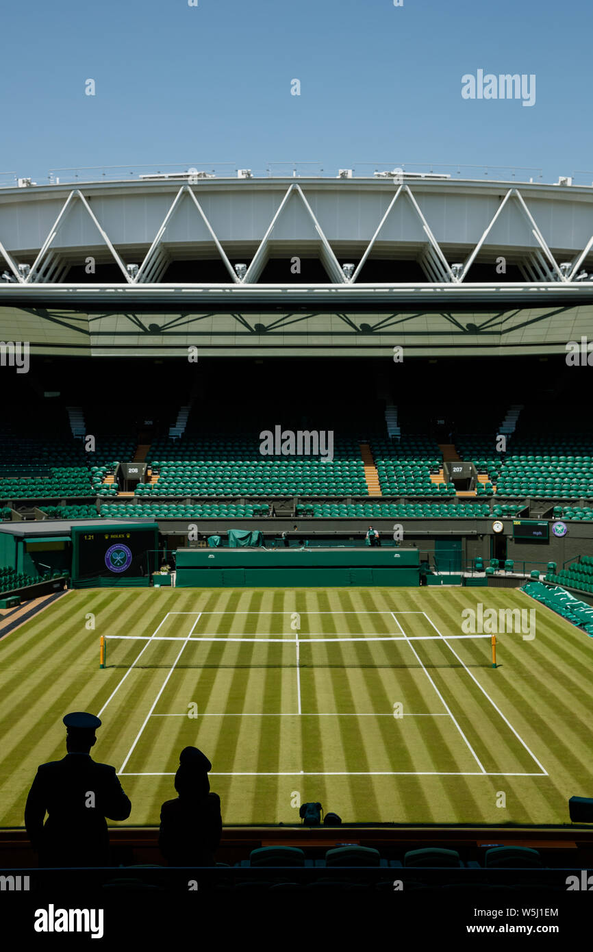 Wimbledon centre court empty roof hi-res stock photography and images ...