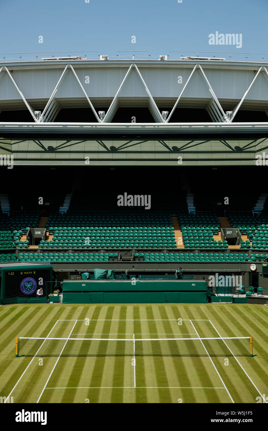 Wimbledon centre court empty roof hi-res stock photography and images ...