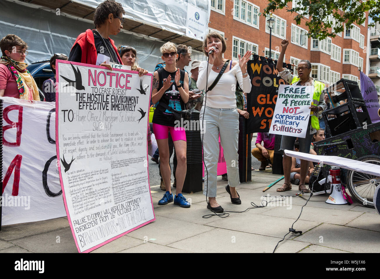From the direct action network hi-res stock photography and images - Alamy