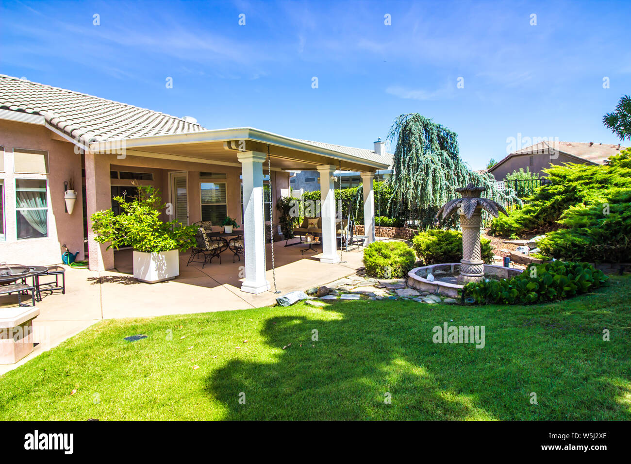 Modern Rear Yard Patio With Furniture Stock Photo - Alamy