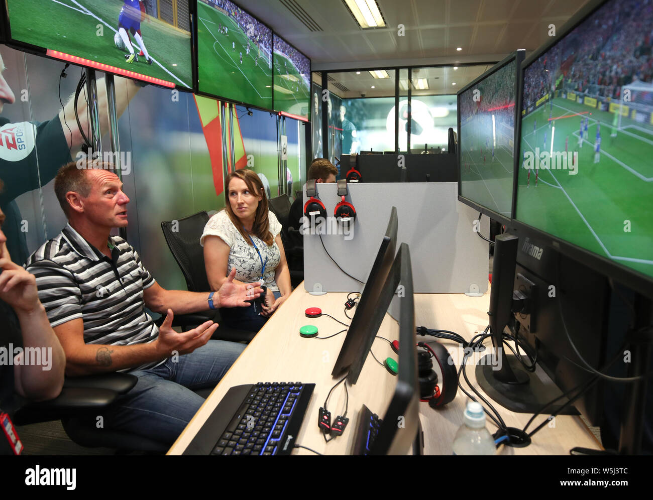 Demonstration how system works hi-res stock photography and images - Alamy