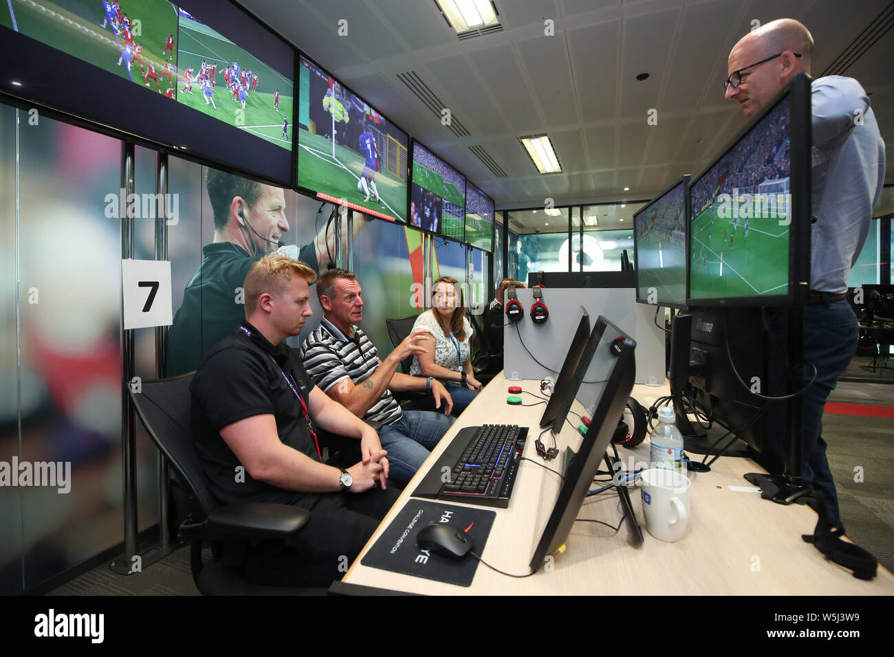 Demonstration how system works hi-res stock photography and images - Alamy