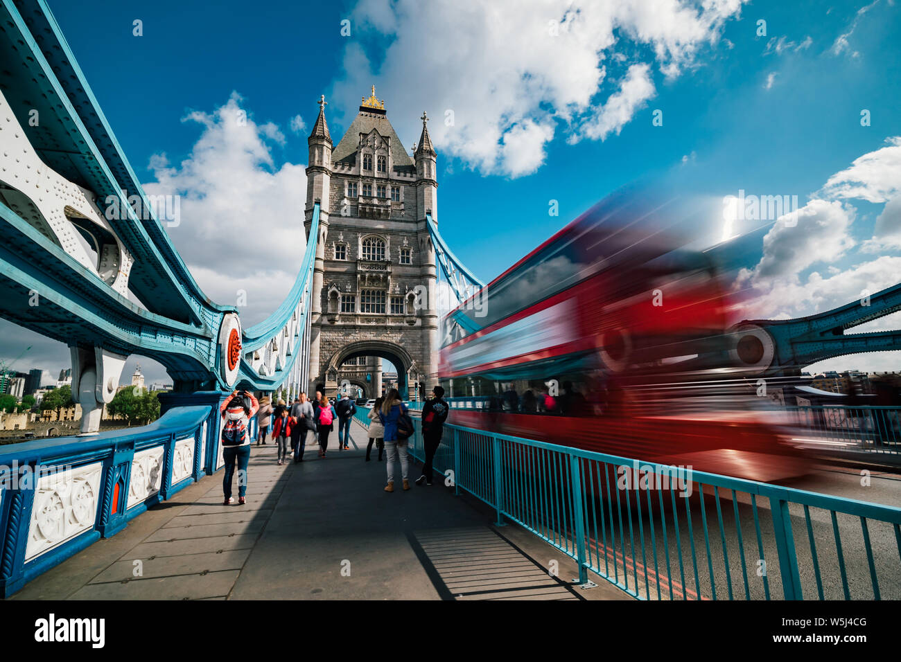 Traffic tower bridge twilight london hi-res stock photography and ...