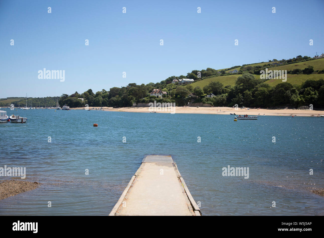 Salcombe Estuary, Salcombe Devon, English seaside town in summertime ...