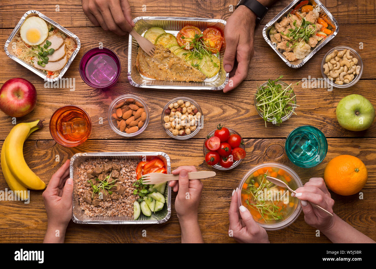 Family take away home hi-res stock photography and images - Alamy