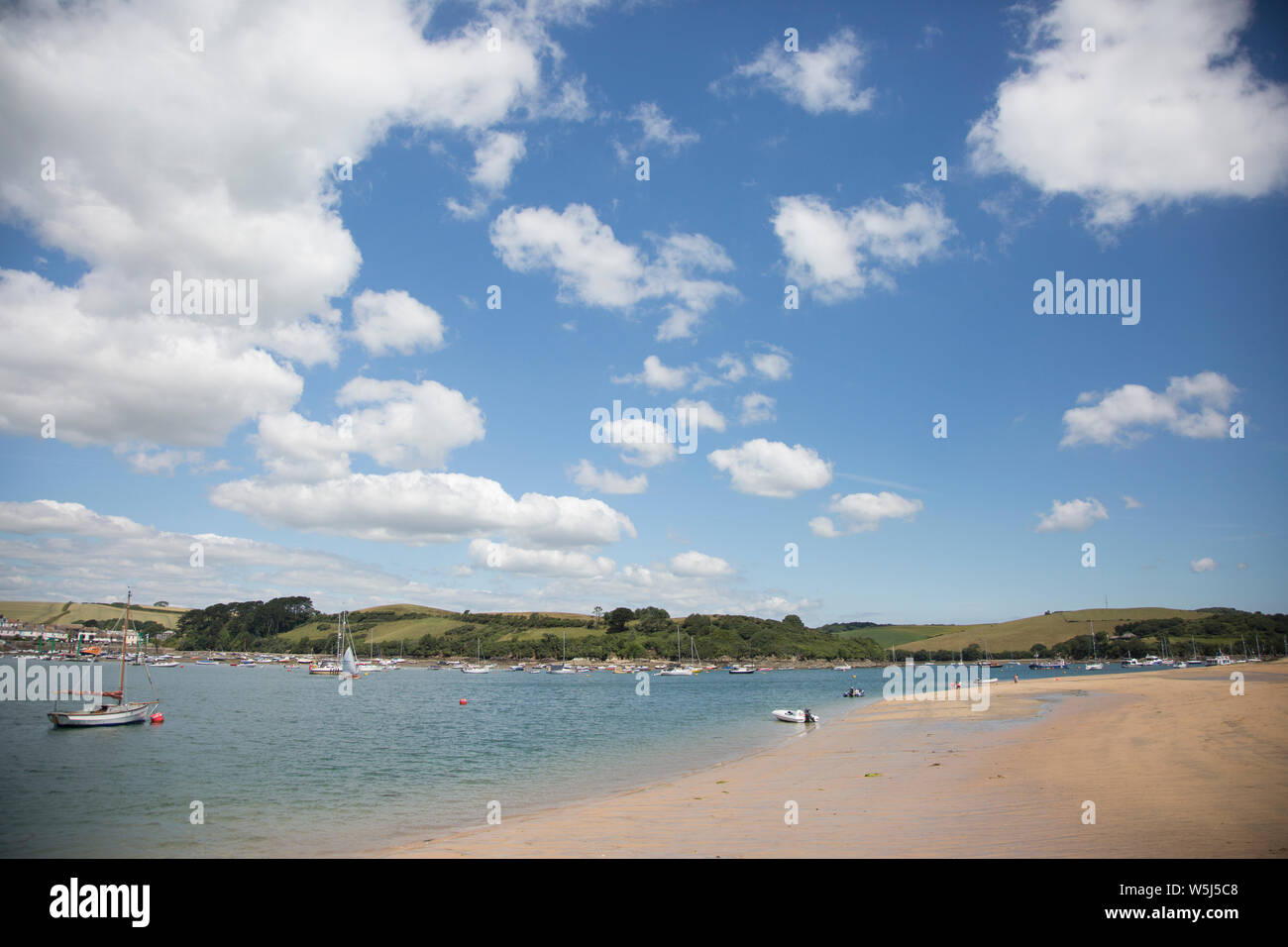 Salcombe Estuary, Salcombe Devon, English seaside town in summertime ...