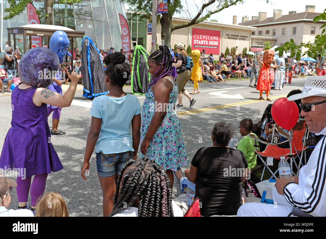 Parade crowd interaction hi-res stock photography and images - Alamy