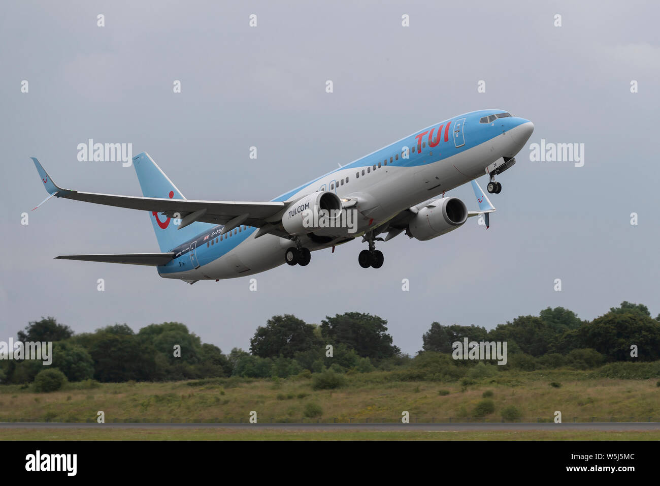 A TUI Airways Boeing 737-800 takes off from Manchester International ...