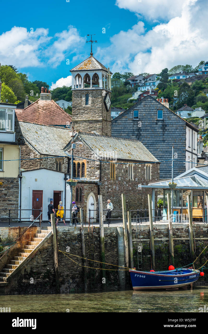 Cornwall riverside village hi-res stock photography and images - Alamy