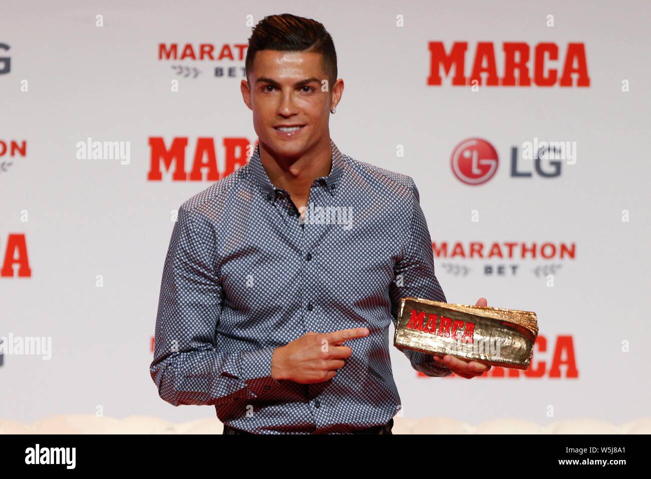 Ronaldo 2002 hi-res stock photography and images - Alamy