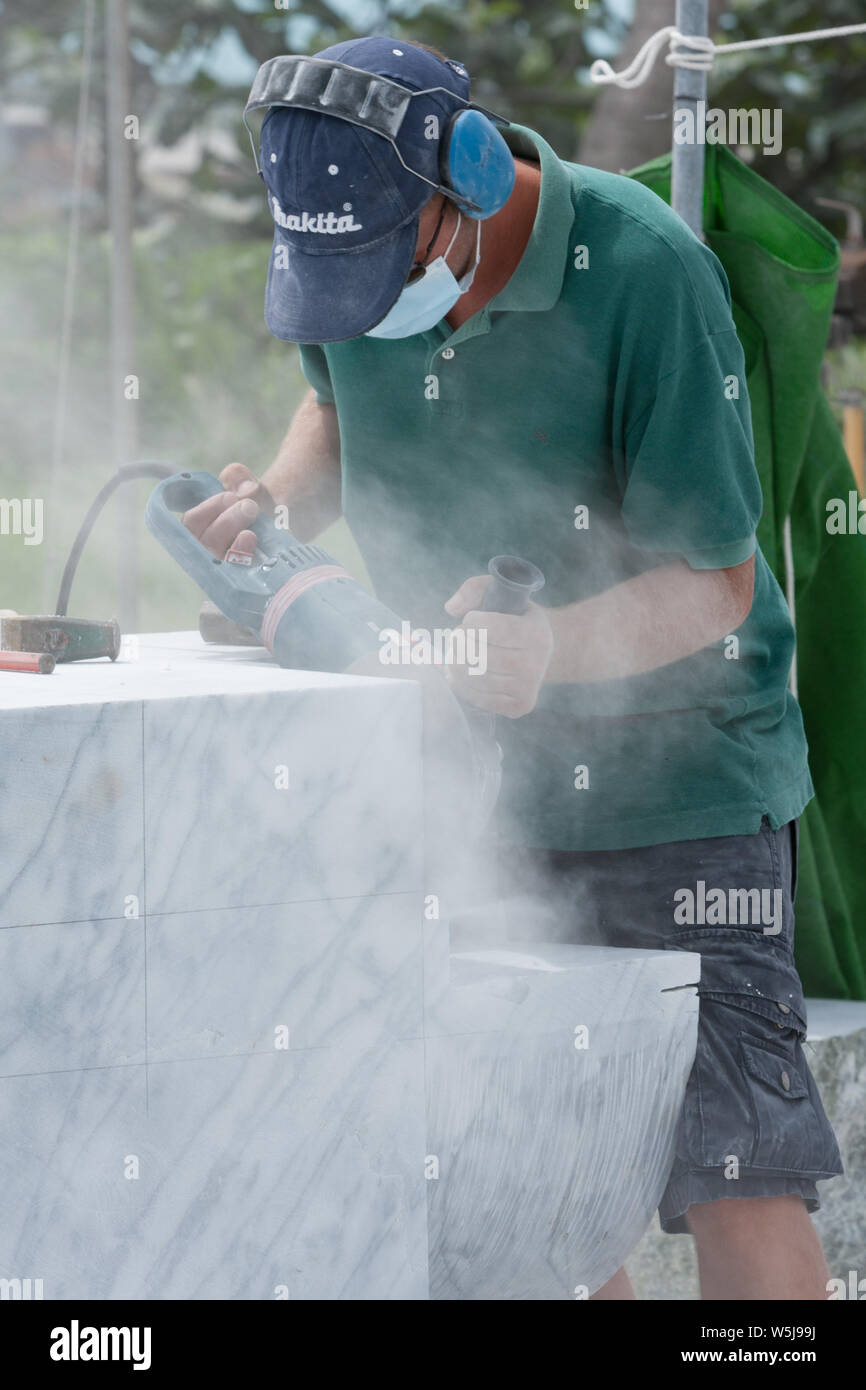 Hualien, Taiwan. 8th Oct, 2009. Artist Francesco Mazzotta (Italy) works ...