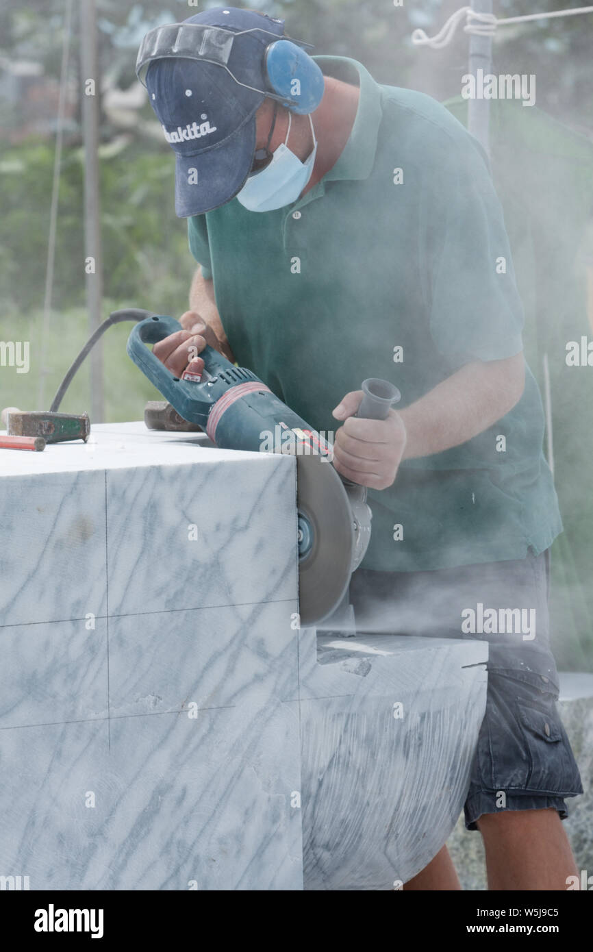 Hualien, Taiwan. 8th Oct, 2009. Artist Francesco Mazzotta (Italy) works ...