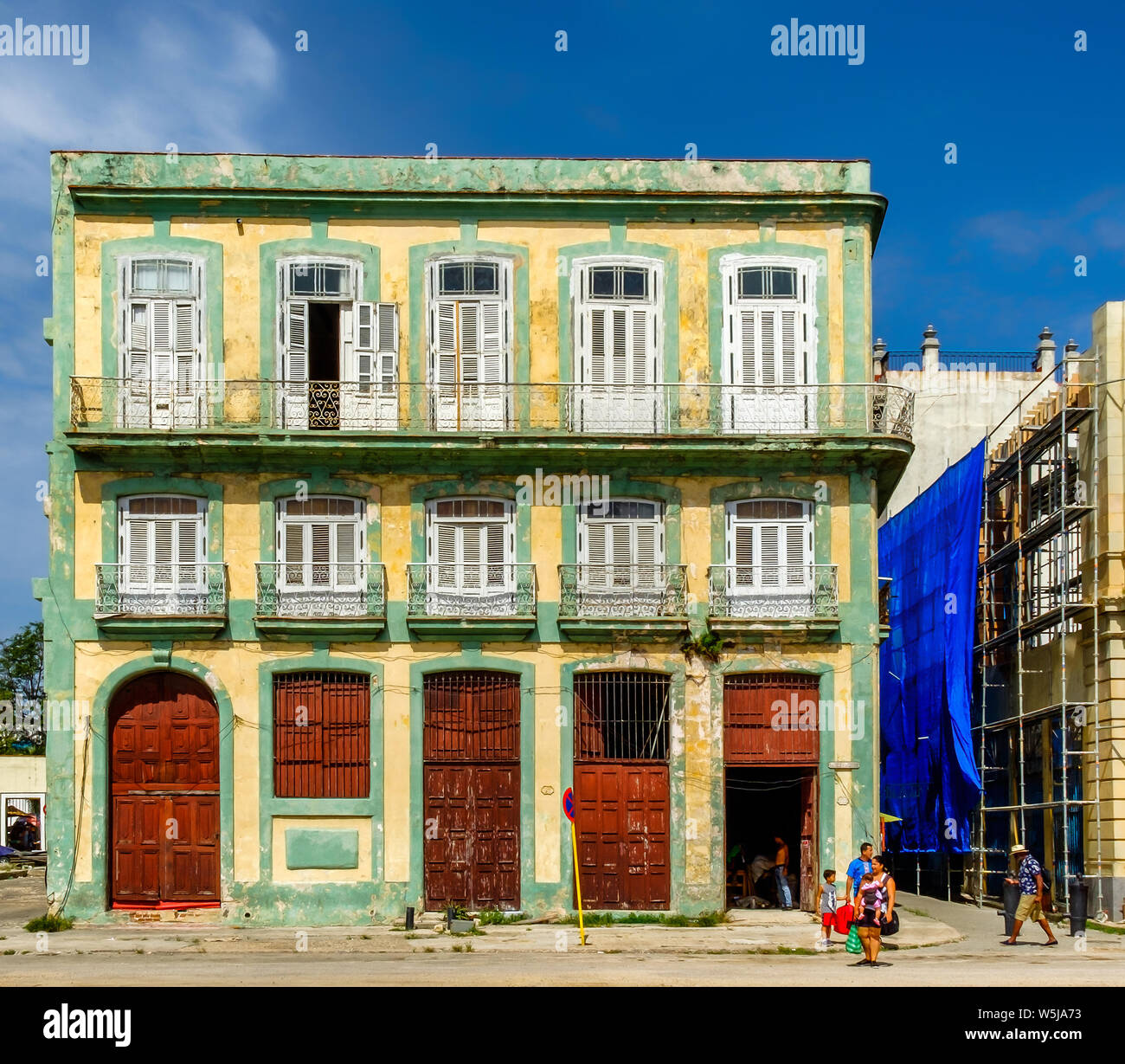 Havana cuba derelict building hi-res stock photography and images - Alamy